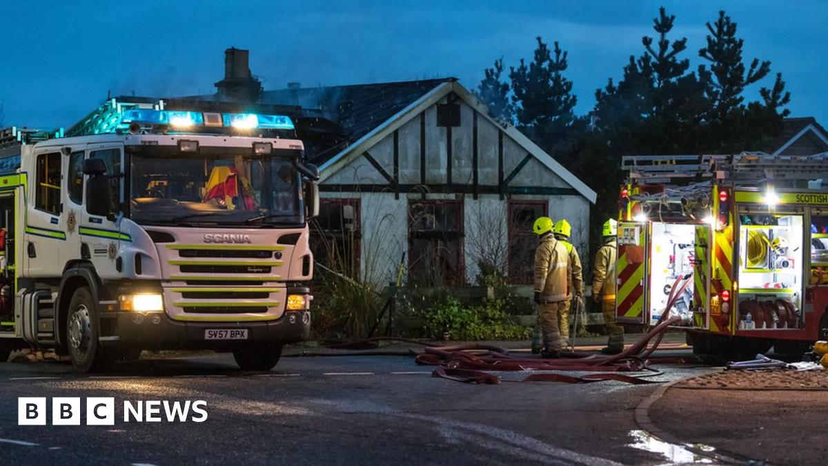 Man aged 88 dies in Lossiemouth house fire - BBC News