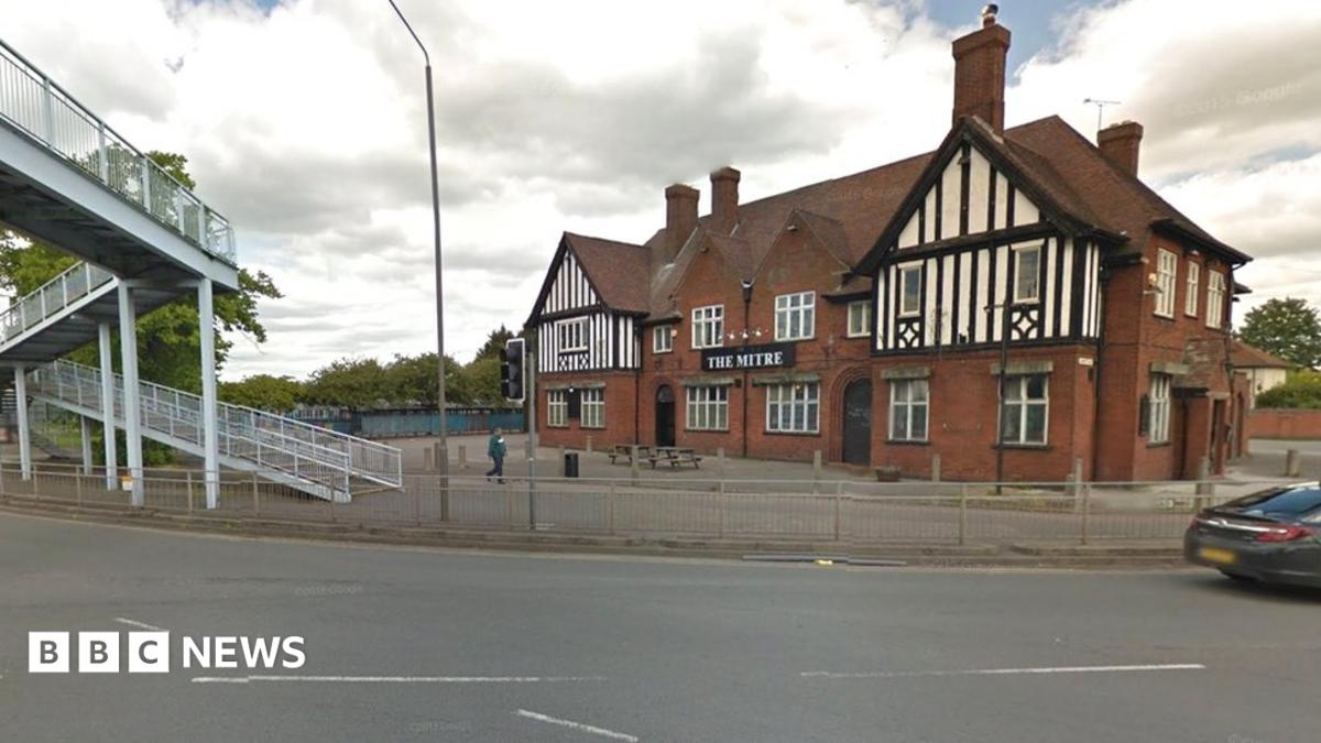 Second arrest over Derby pub stabbing - BBC News