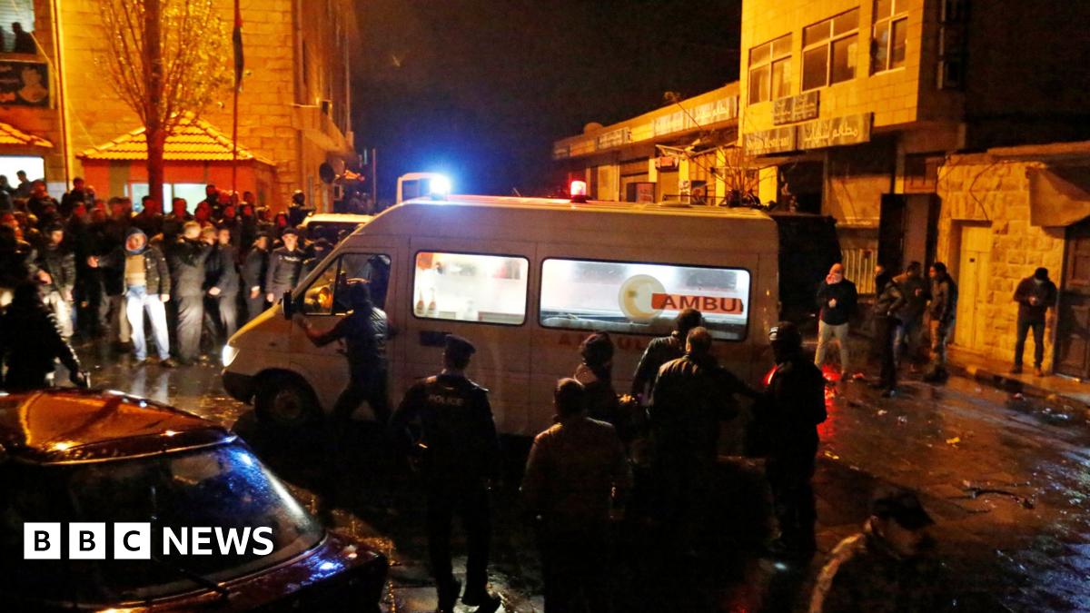 Jordan gun attacks: Stand-off with armed men in Karak ends - BBC News