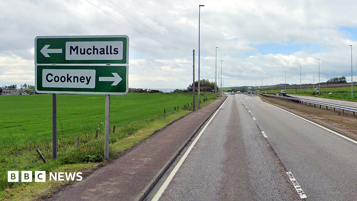 Police name man killed in Stonehaven crash - BBC News