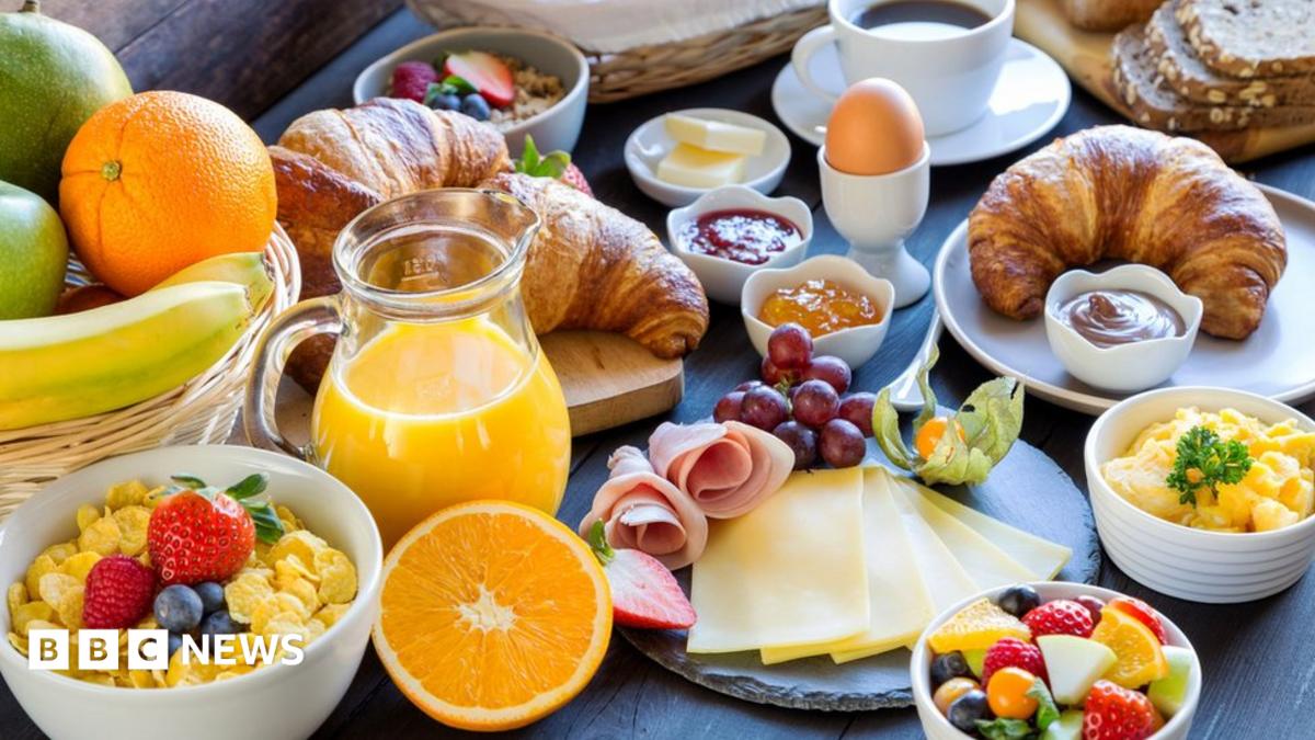 Bigger breakfasts better for controlling appetite, study suggests - BBC ...