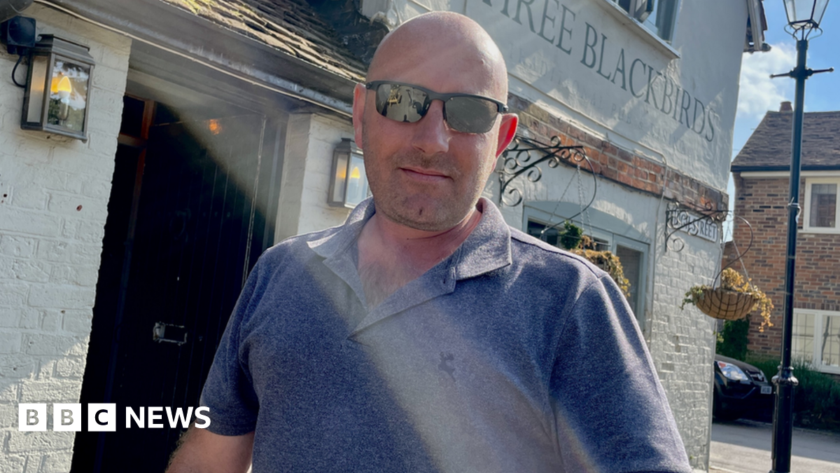 Flamstead: Village loses two of its three pubs in a day - BBC News