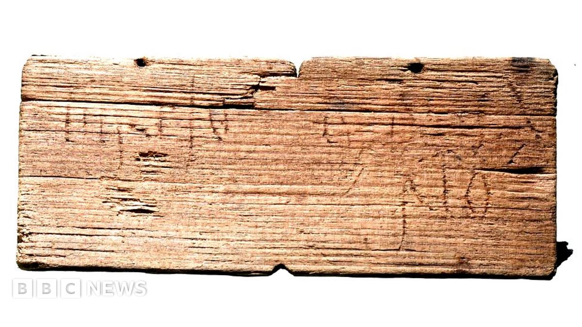 UK's oldest hand-written document 'at Roman London dig' - BBC News