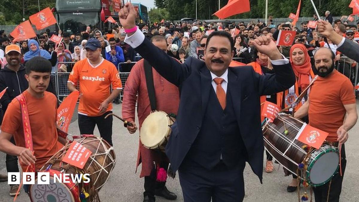 Luton Promotion Party: 'People from all walks of life turned up' - BBC News