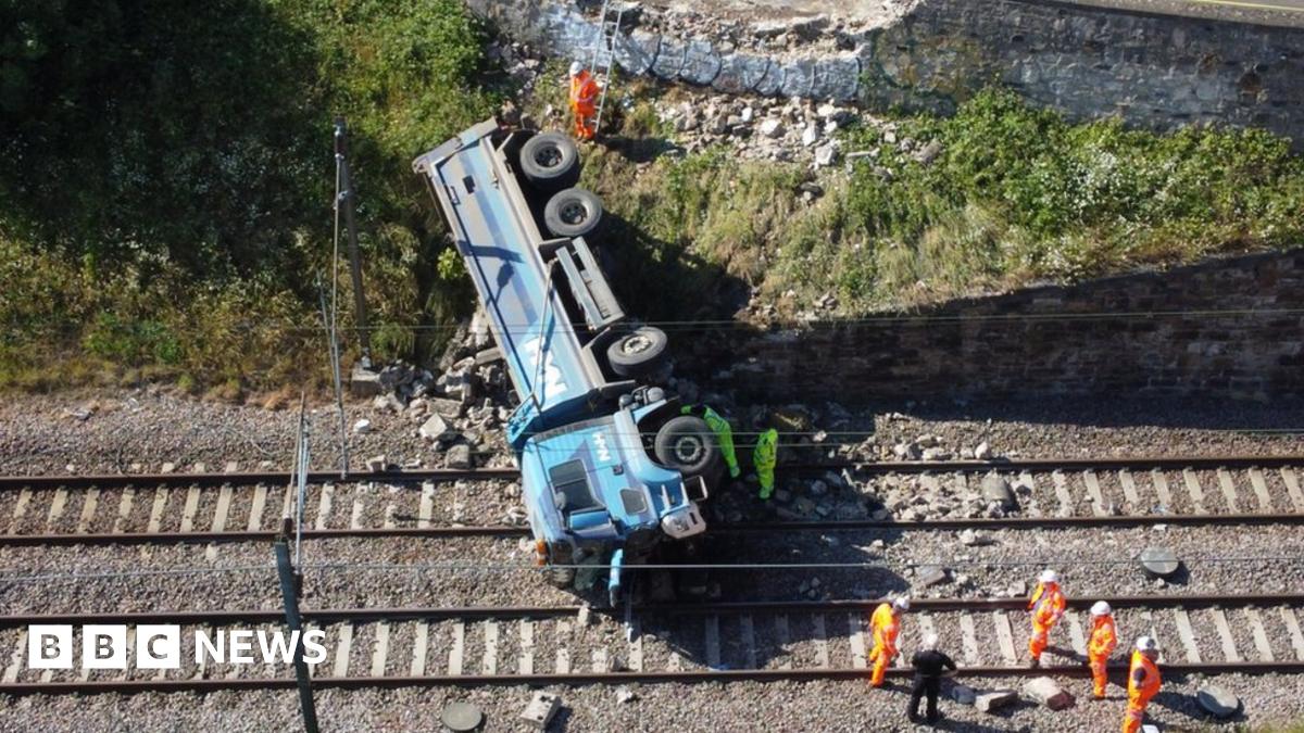 Major rail route reopens after lorry crashes onto tracks in East Lothian - BBC News