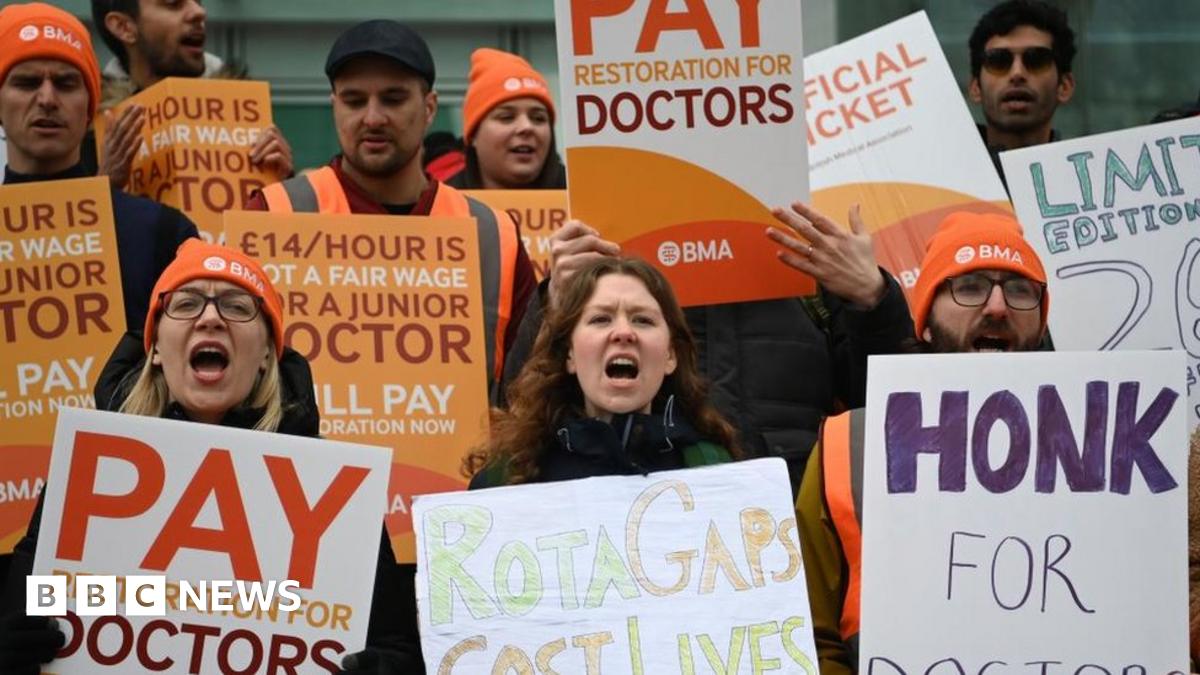 Striking junior doctors' pay demand unreasonable - No 10 - BBC News