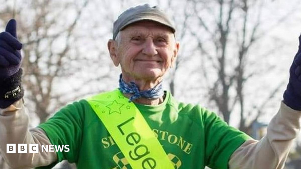 Parkrun: Northampton runner, 88, to complete 400th event - BBC News