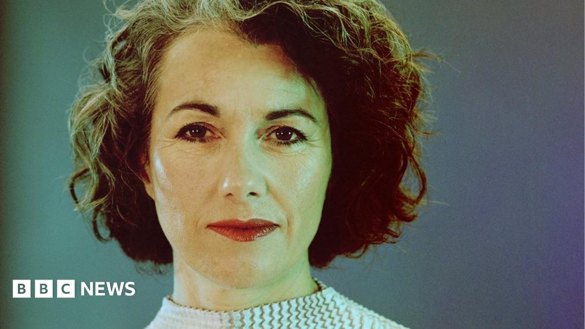The great, all-female MP portrait takeover - BBC News