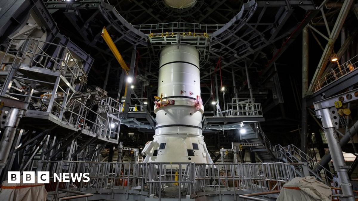 SLS: Nasa 'megarocket' assembly begins in Florida - BBC News
