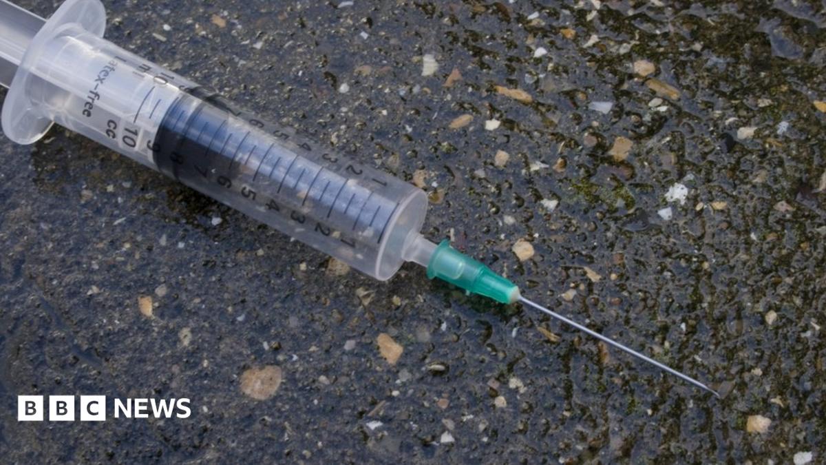 Network Rail closes Glasgow drug addict needle exchange - BBC News
