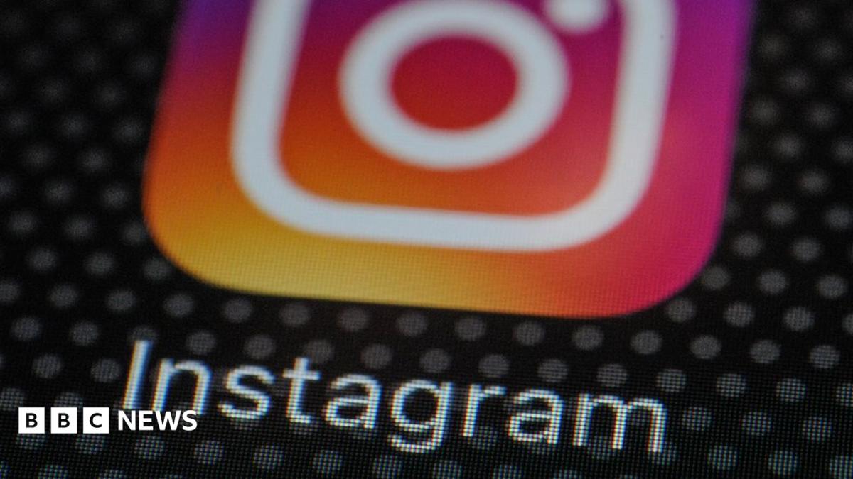 Outcry as Instagram tries horizontal scrolling - BBC News