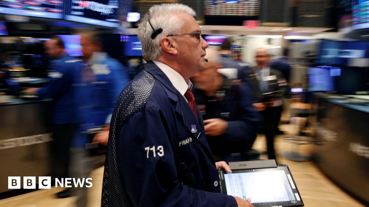 Dow closes at record high for sixth day - BBC News