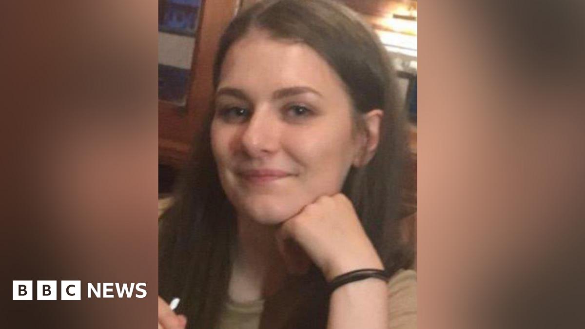 Missing Libby Squire: Hull student's parents issue plea to daughter - BBC News