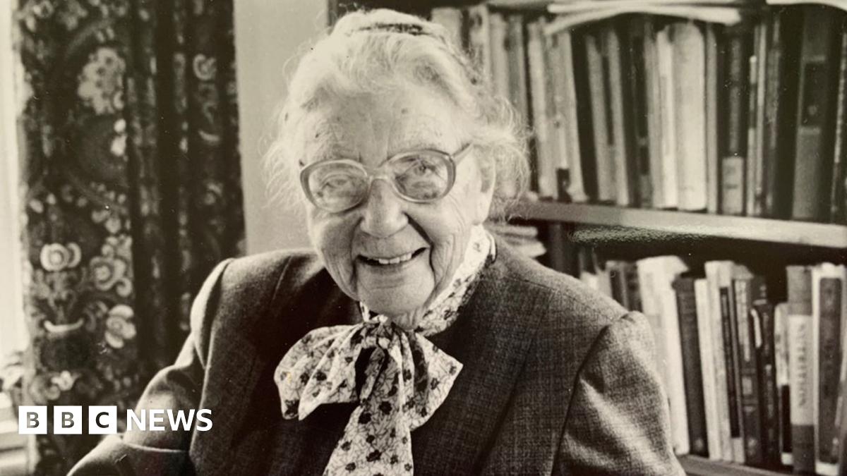 Elsie Widdowson: World War Two food rationing 'genius' gets blue plaque ...