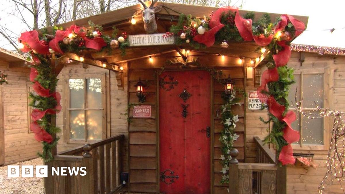 Critchill Manor Christmas grotto allowed to stay open - BBC News