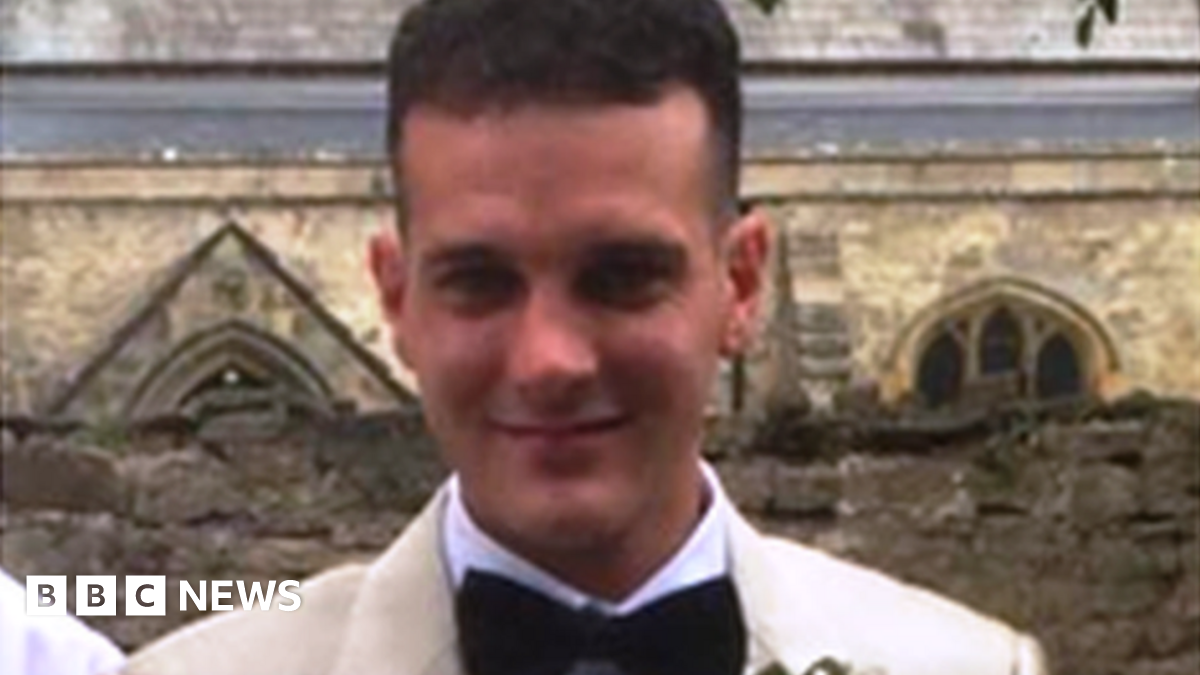 Dead driver Darren Stephenson-Bennett found in roundabout bushes had ...