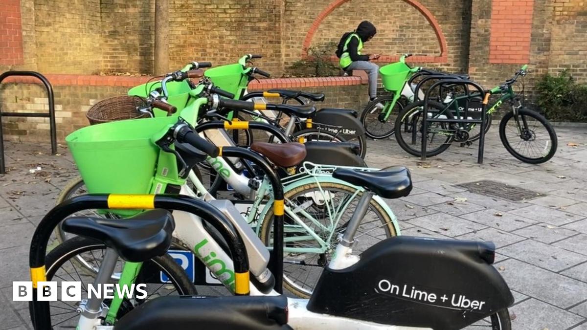 Wandsworth: Discarded e-bikes seized by council - BBC News