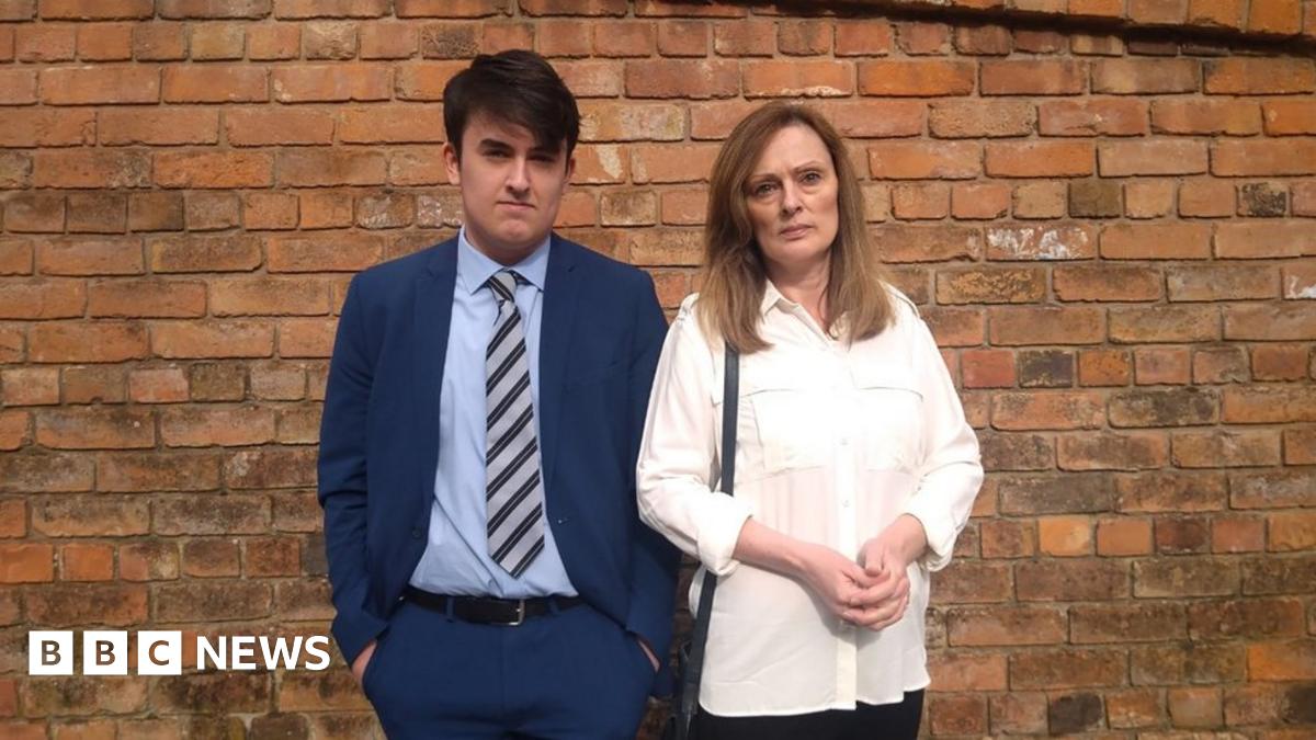 Police 'lacked judgement' over learner driver red light fine - BBC News