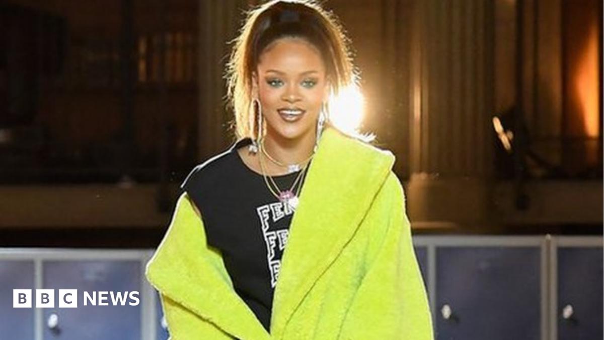 Paris Fashion Week: Catwalks and controversies - BBC News