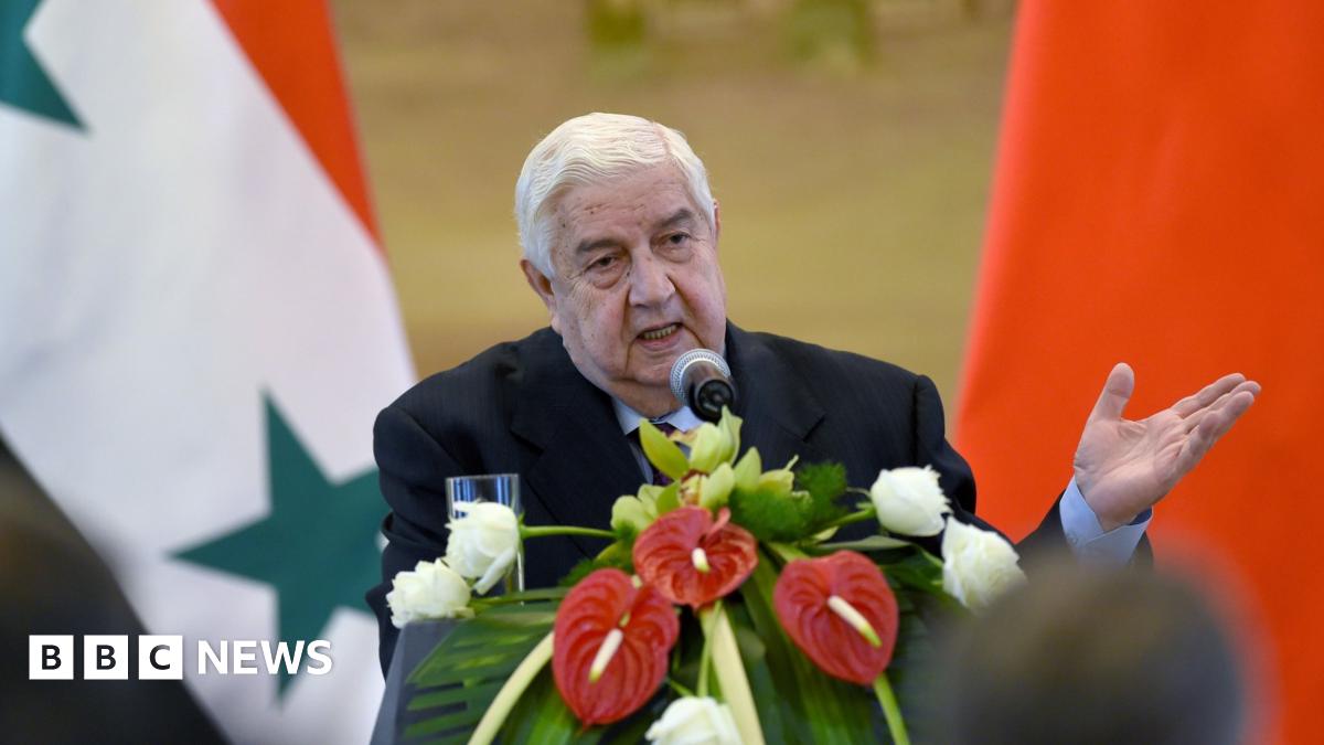 Syria conflict: Government 'ready to attend peace talks' - BBC News