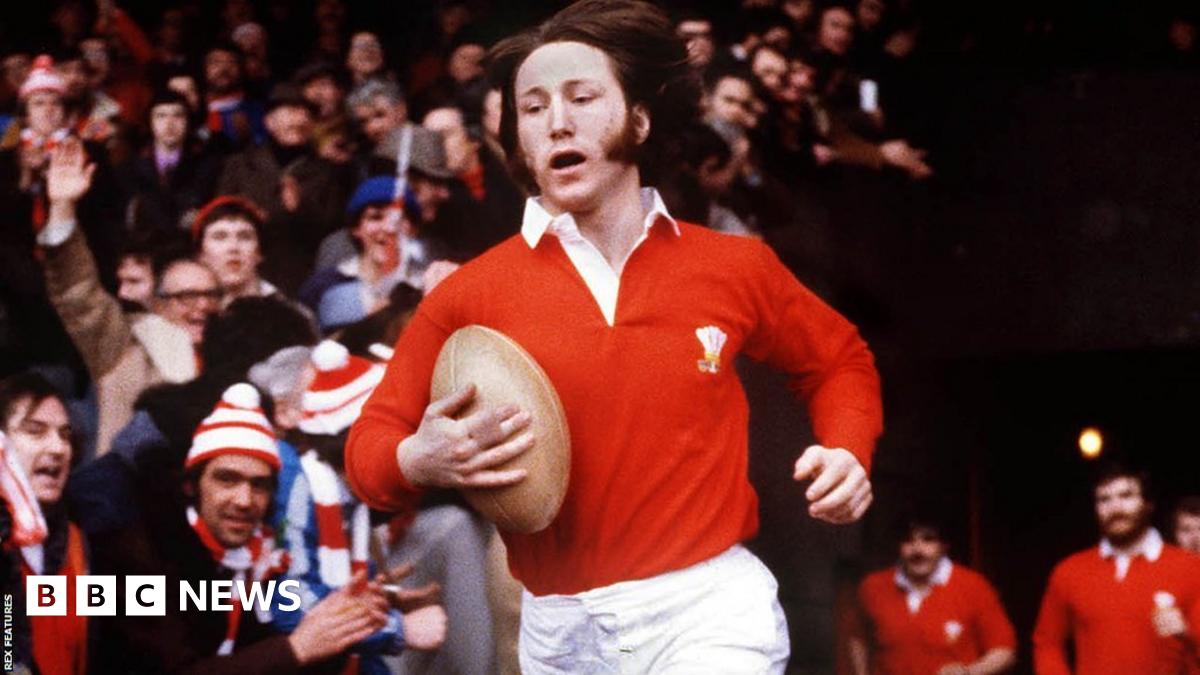 JPR Williams: Wales rugby legend remembered at service - BBC News