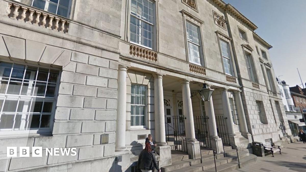 Daryll Rowe trial: HIV charity worker 'deliberately infected' - BBC News