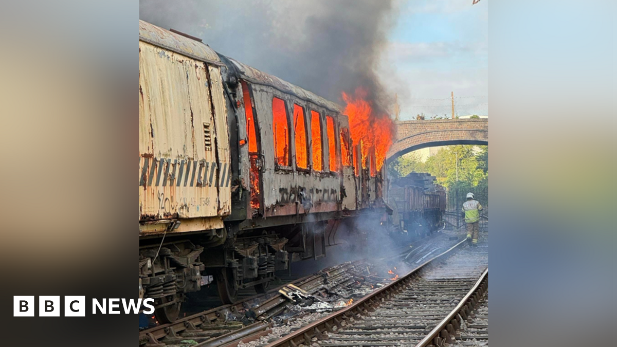 Rushden Transport Museum arson destroys train carriage - BBC News