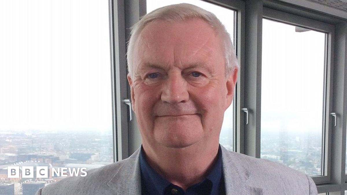 Dundee man is new voice of BT speaking clock - BBC News