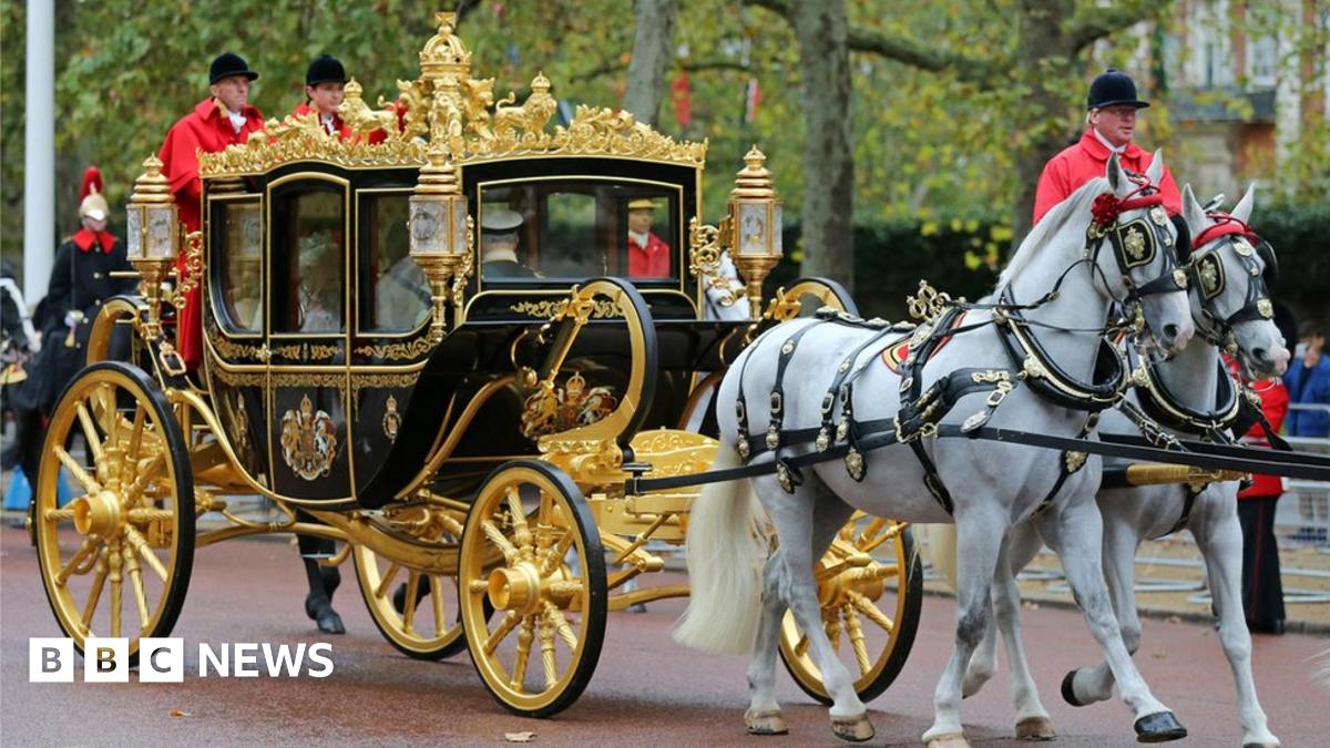 Coronation coach has electric windows and air con - BBC News