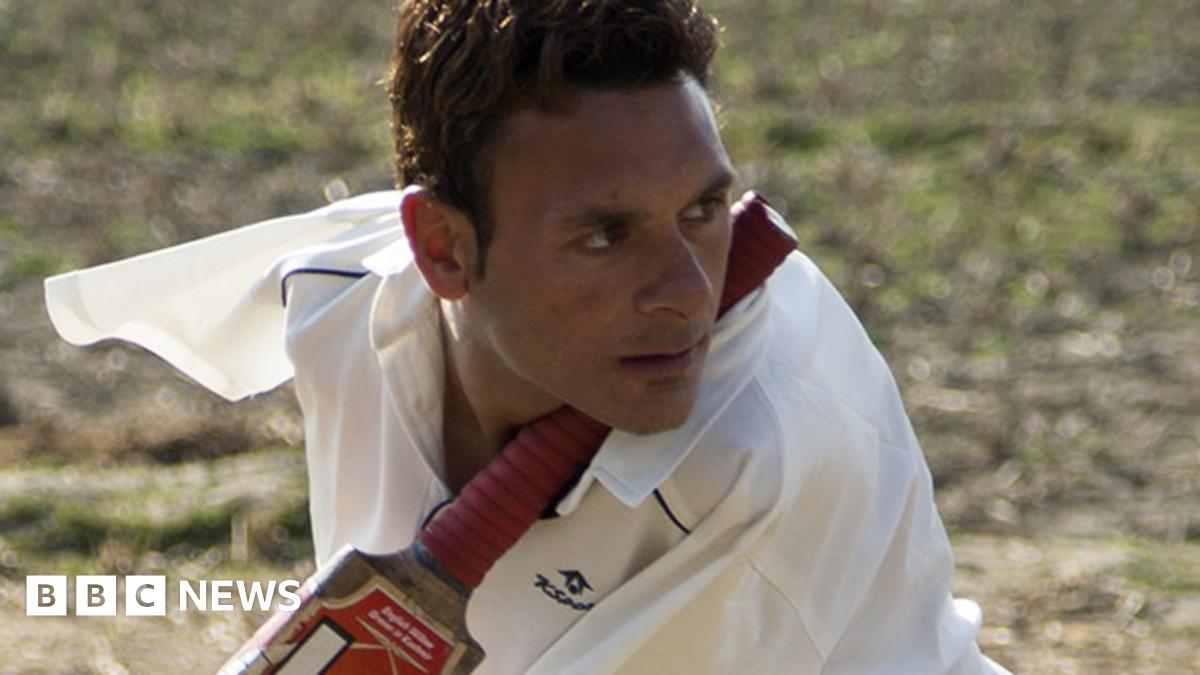 Playing cricket with no arms - BBC News