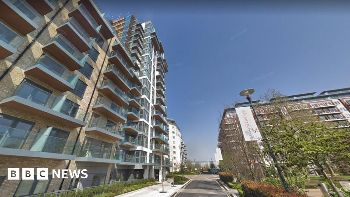 Girl, 10, among three injured in north London acid attack - BBC News
