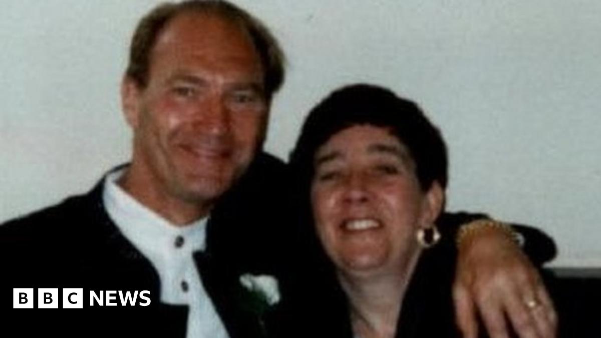 Martin Ruddy jailed for 35 years for killing parents - BBC News