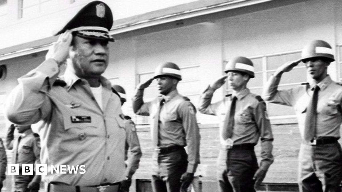 General Noriega's pen pal: An American school girl - BBC News