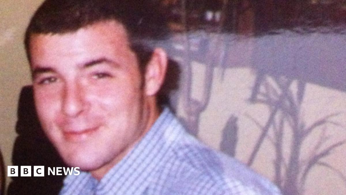 Man charged with murder after Hull stabbing - BBC News