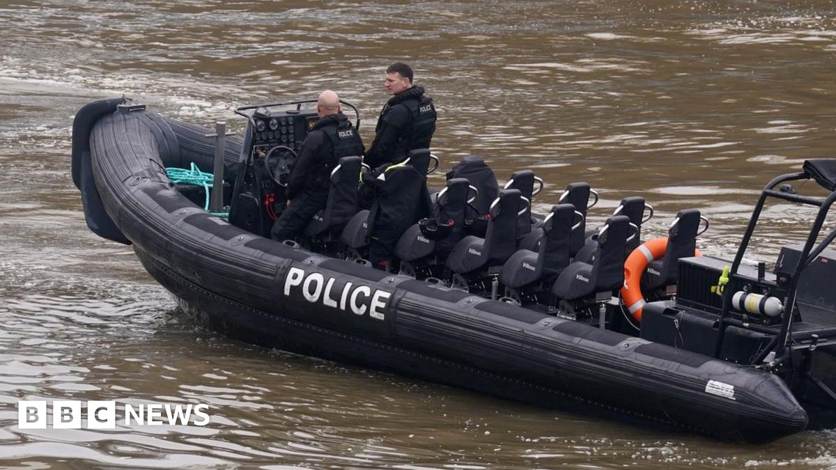 Abdul Ezedi: Thames search for Clapham attack suspect - BBC News