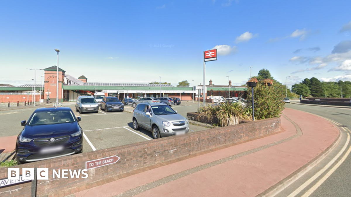 Colwyn Bay: 'True hero' saved girl from oncoming train - BBC News