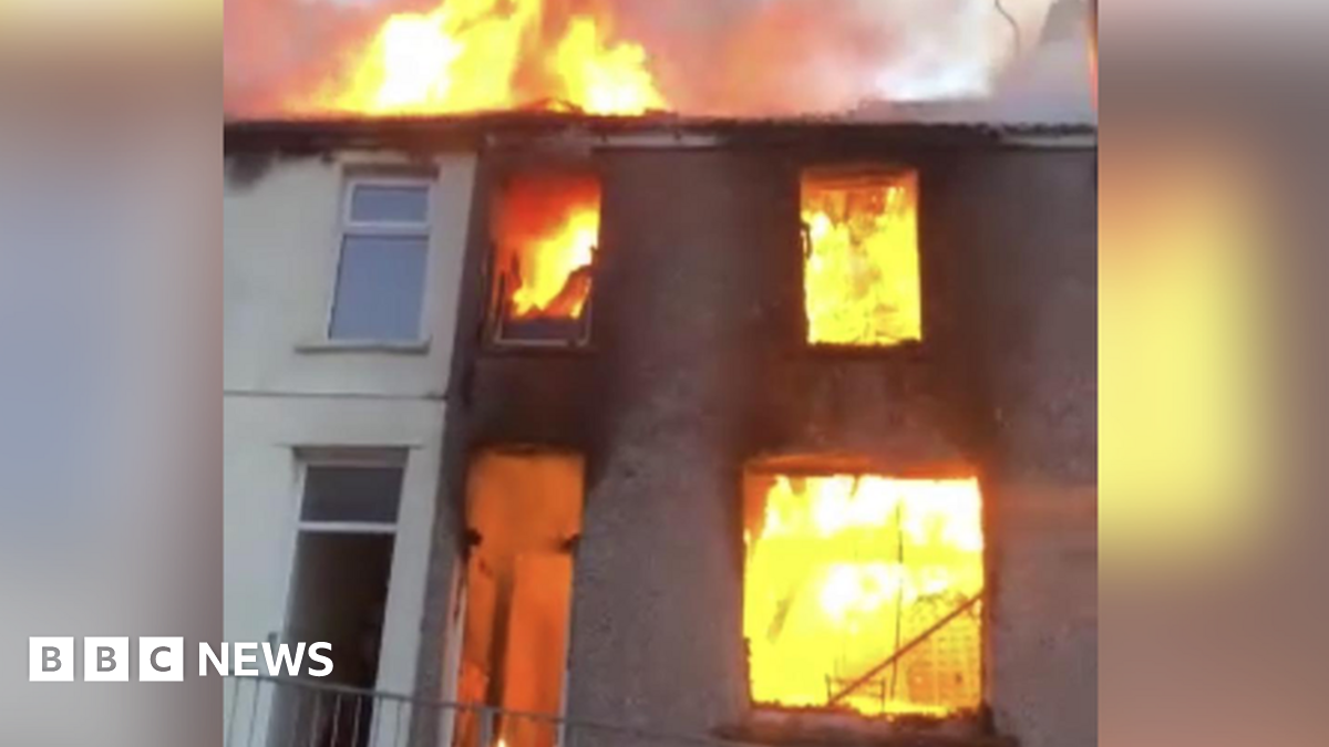 Pontypridd homes evacuated after fire at terraced house - BBC News