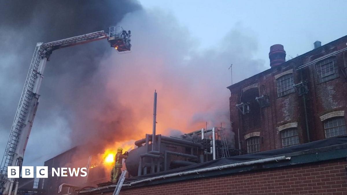 Disused Blandford warehouse fire reignites - BBC News