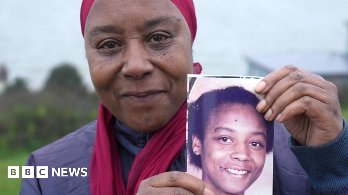 Broadmoor: Silent twin on being locked up with Ronnie Kray - BBC News