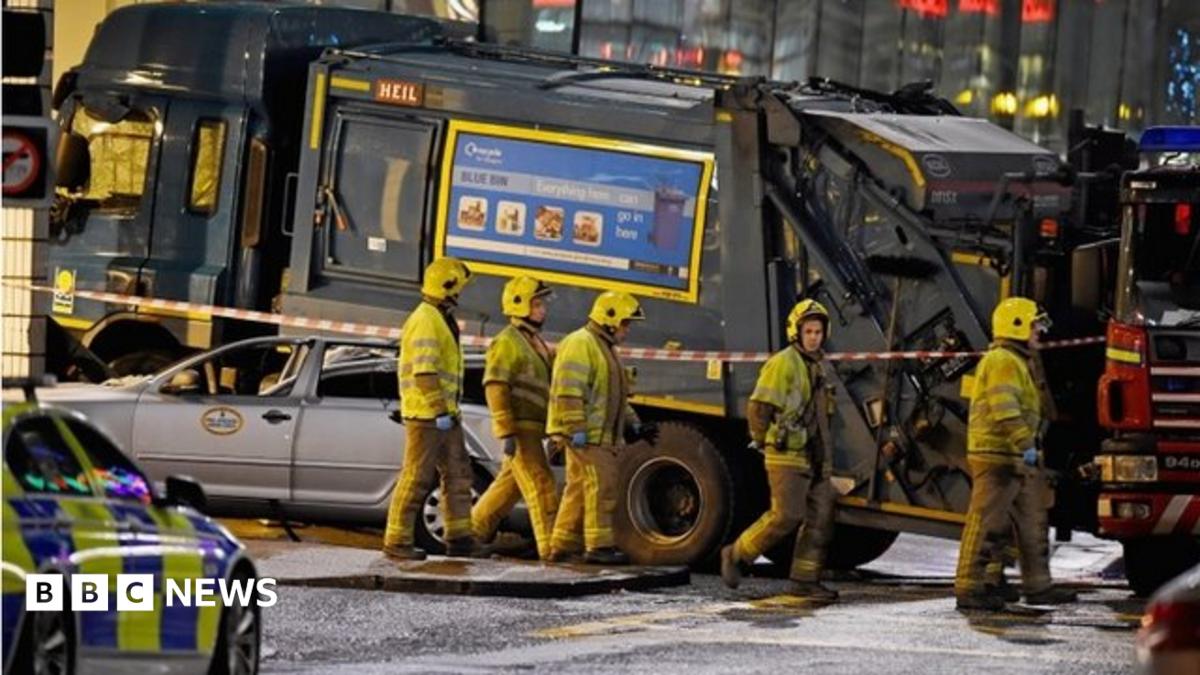 Bin lorry crash driver Harry Clarke arrested over road ban - BBC News