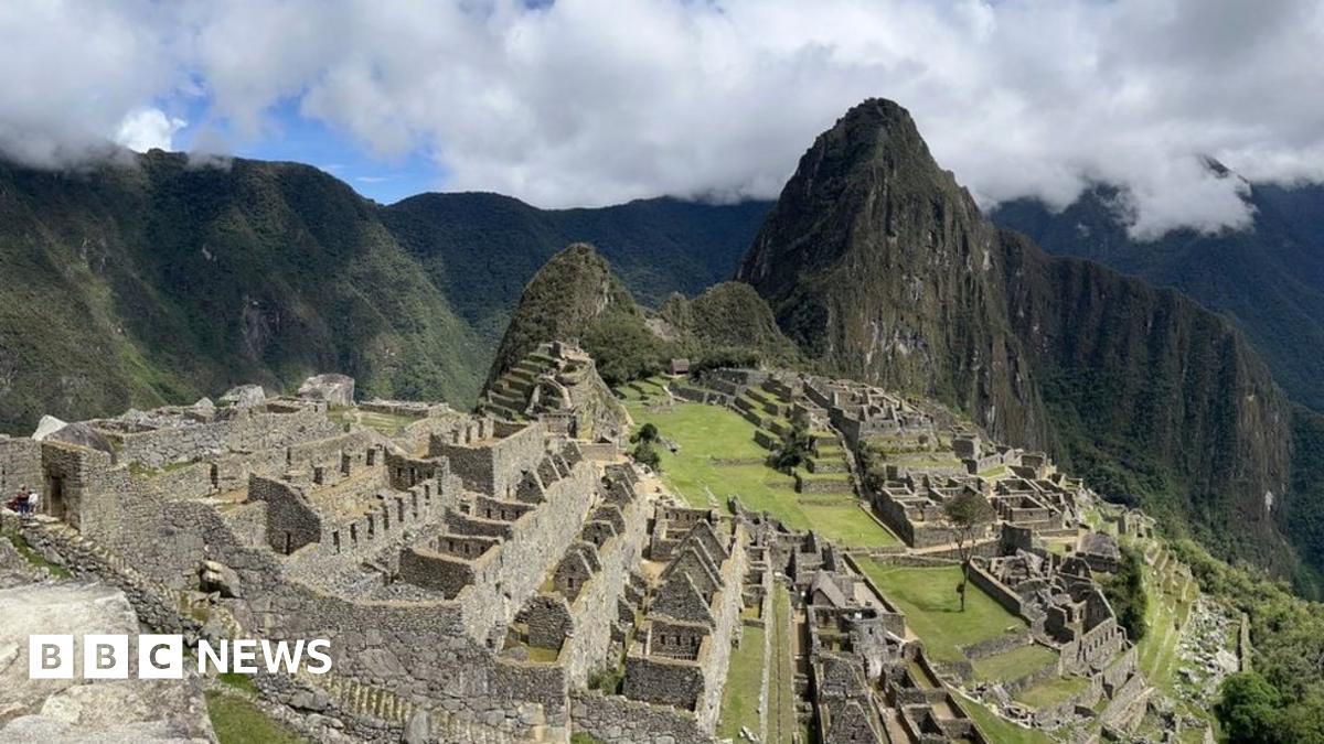 British model jailed in Peru for trying to smuggle cocaine - BBC News