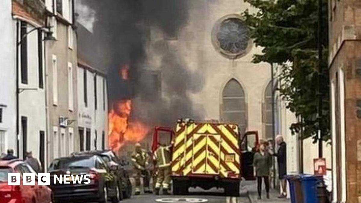 'Devastating' fire at popular Pittenweem Fish Bar in Fife - BBC News