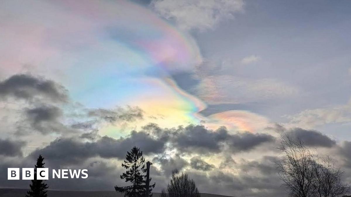 In pictures: Rare 'rainbow cloud' seen above the East Midlands - BBC News