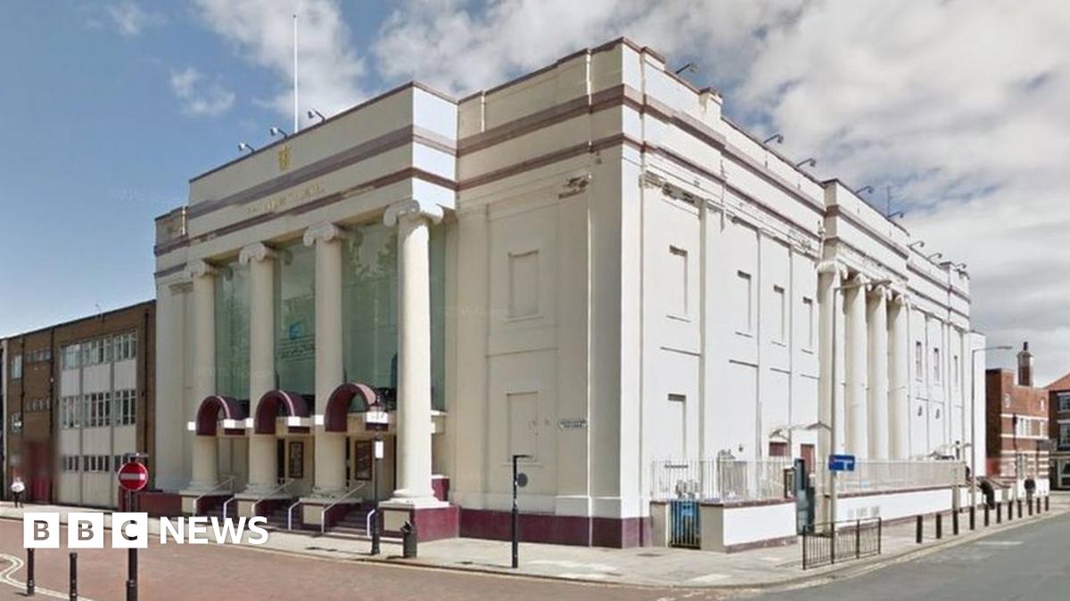 Hull theatre reopening delayed for City of Culture festival - BBC News
