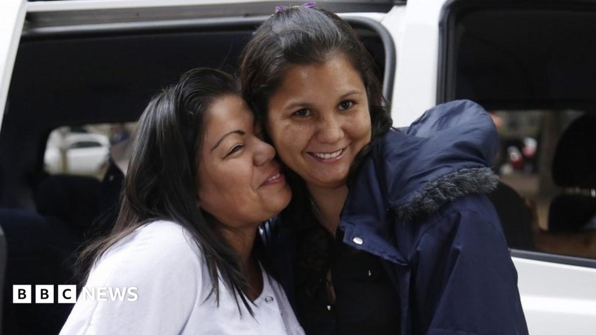 Colombia sisters reunited 30 years after avalanche - BBC News