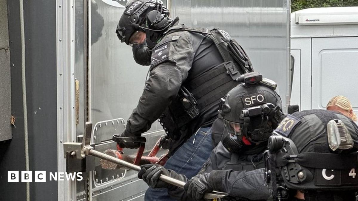 Cannabis raids: BBC watches police move in on Dorset drug factory - BBC ...
