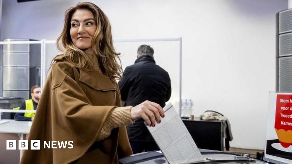 Dutch election: Voters choose new leaders in neck-and-neck race - BBC News