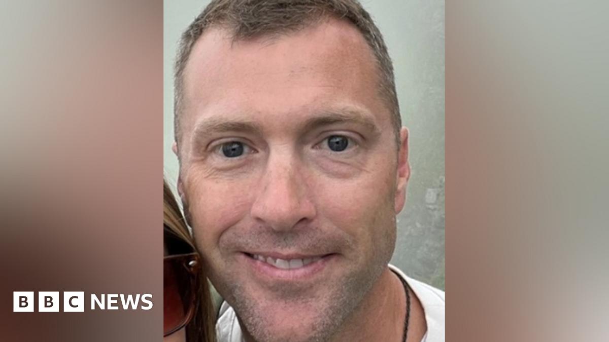 Police halt search for Marc Jones after Hockley Woods body find - BBC News