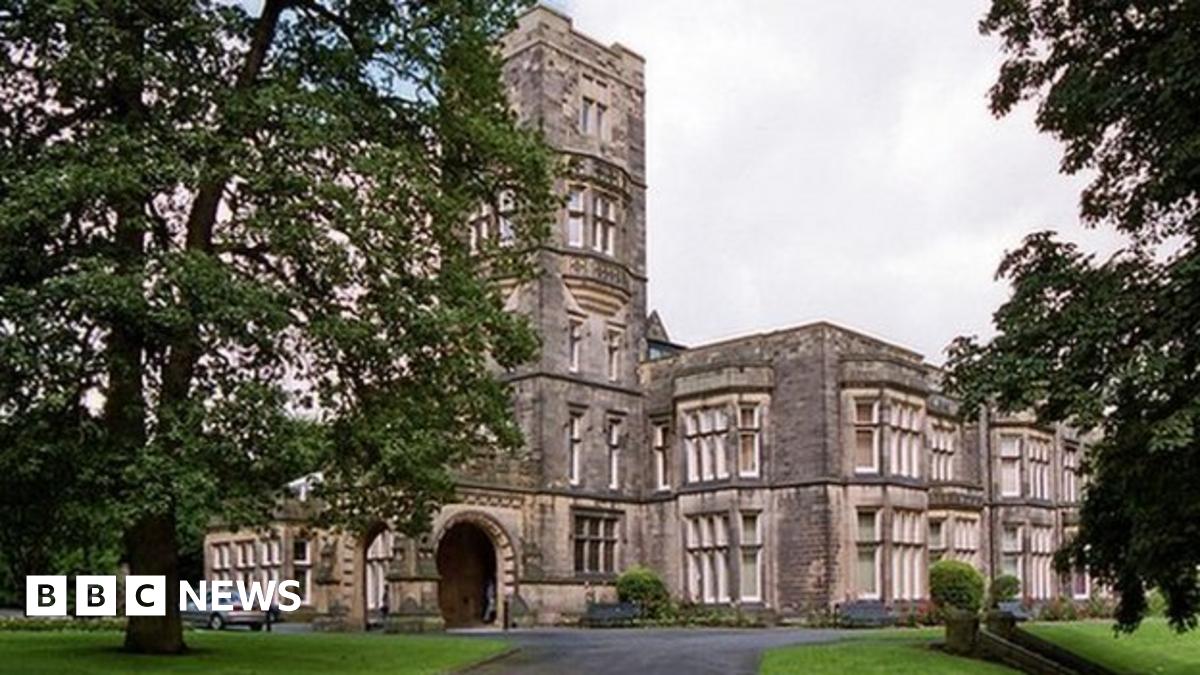 Cliffe Castle park restoration plans on public display - BBC News