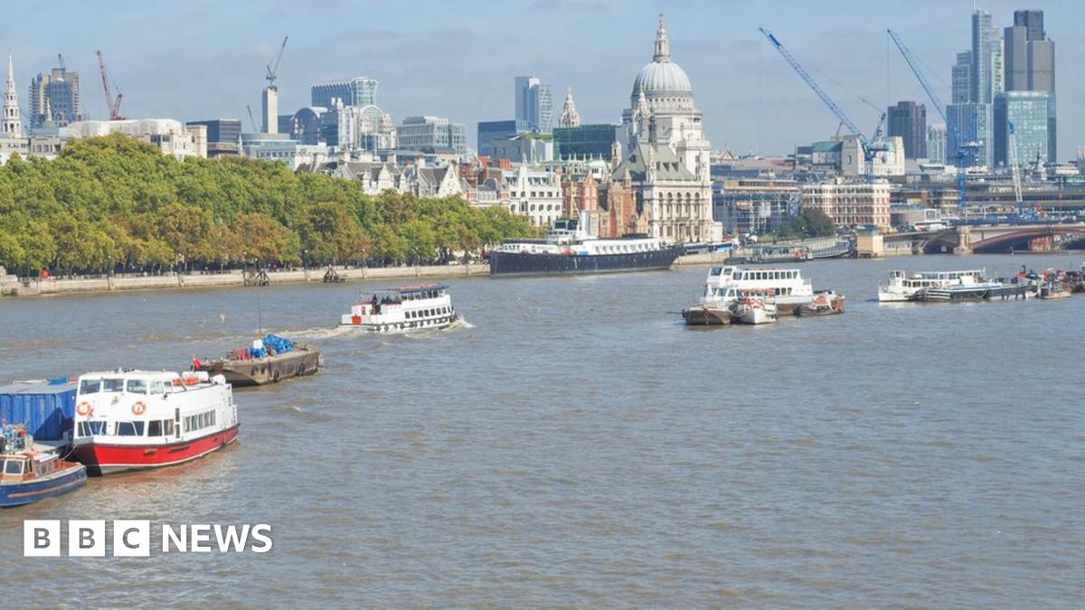 Rivers help chart London's pandemic health - BBC News